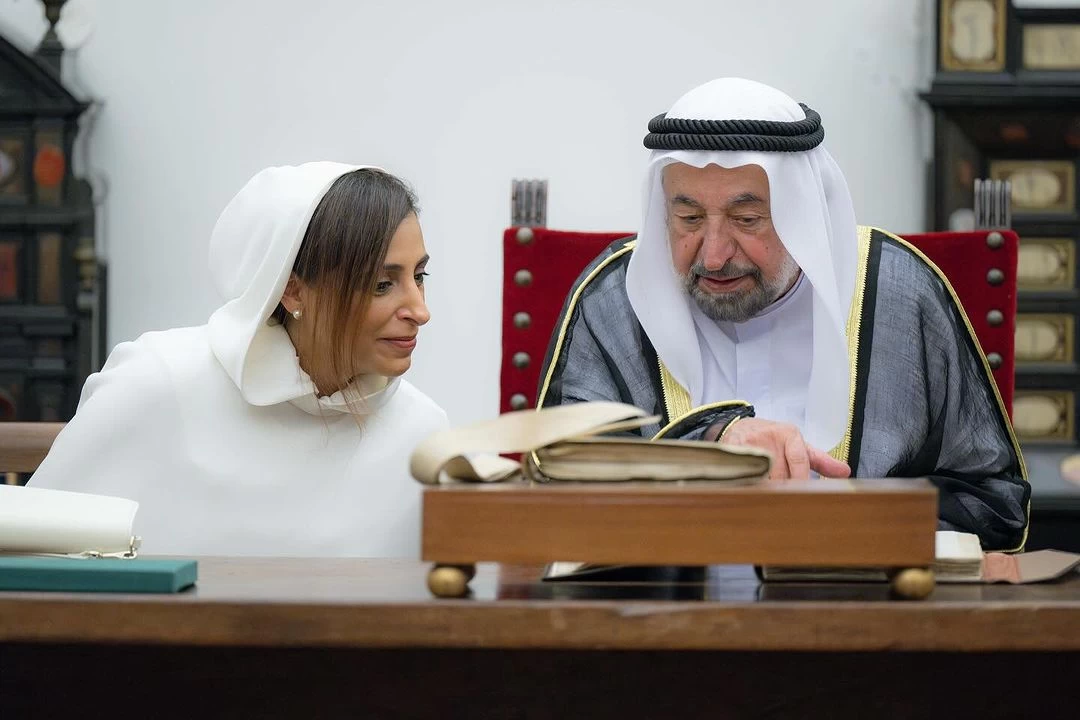 أخبار سعادة - الشيخة بدور في لحظات تأمل التاريخ العريق برفقة والدها.. وحضور مميز بجانب زوجها في ...